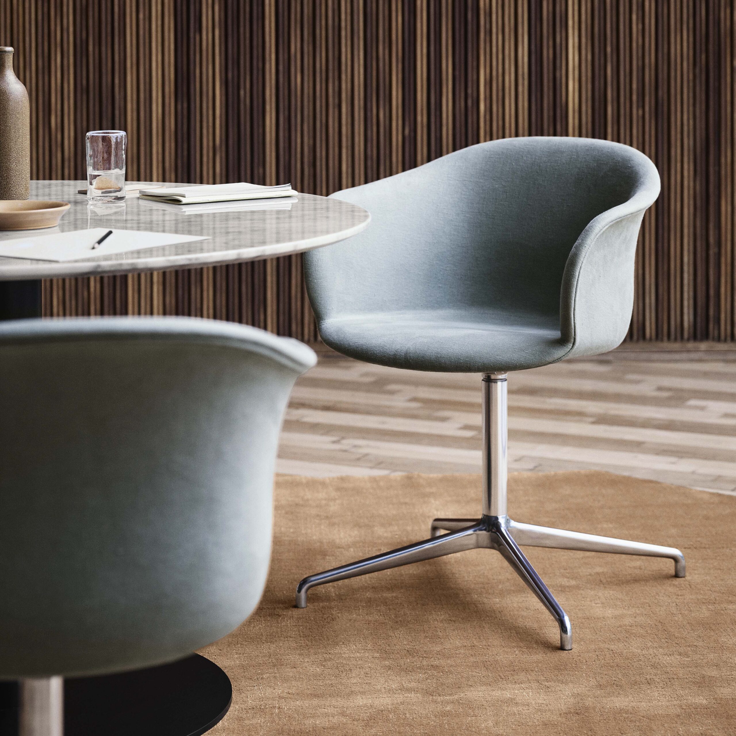 Elefy Chair JH33, Hallingdal 110 / Swivel Base – Wool