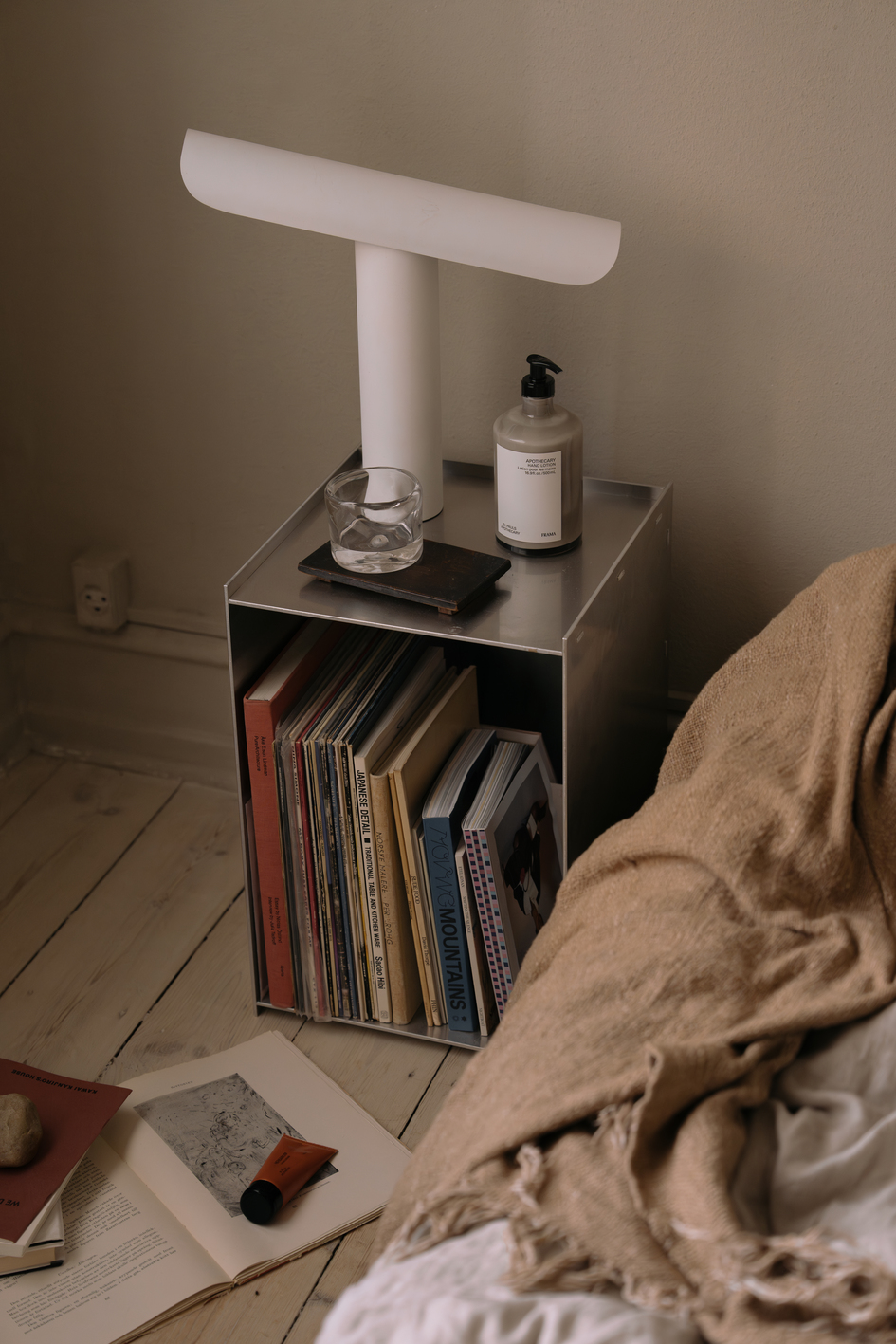 Rivet Box Table, Aluminum – Wool