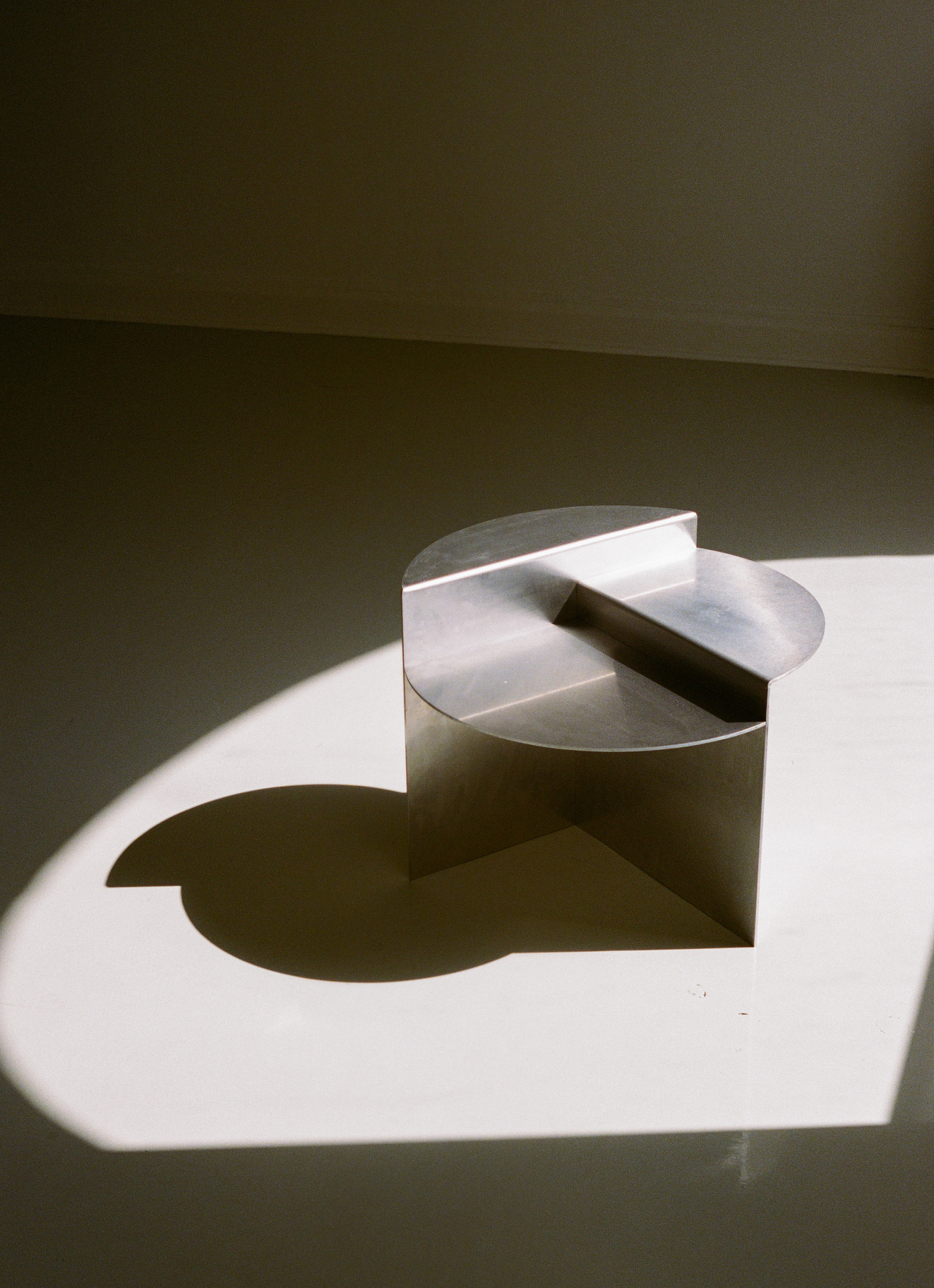 Rivet Side Table – Wool