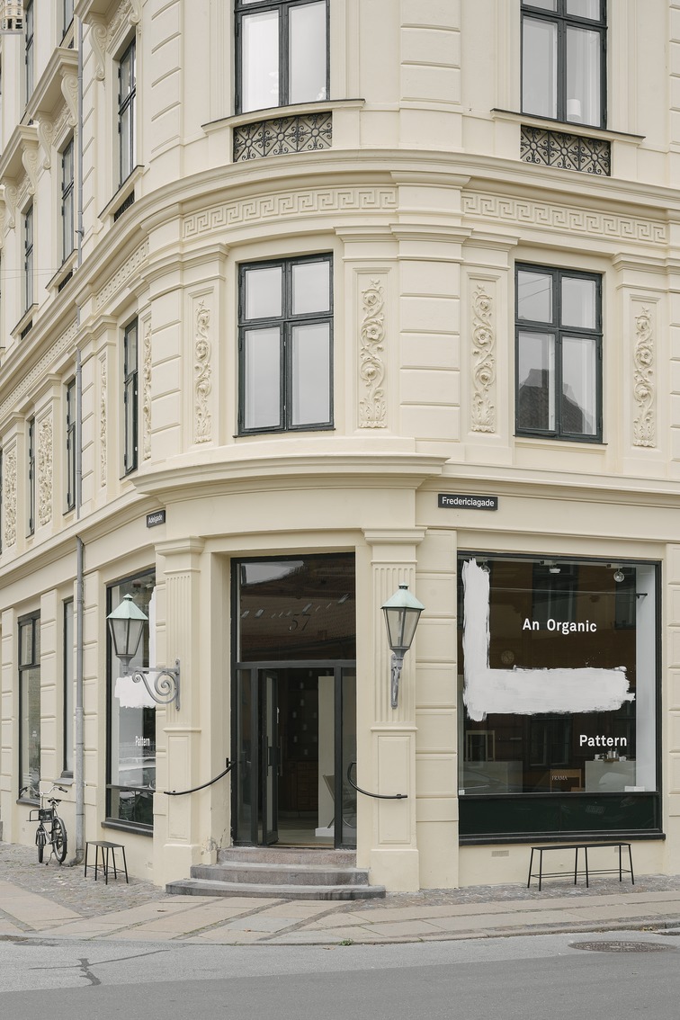 Adam Bench Mono, Black L1200 – Wool