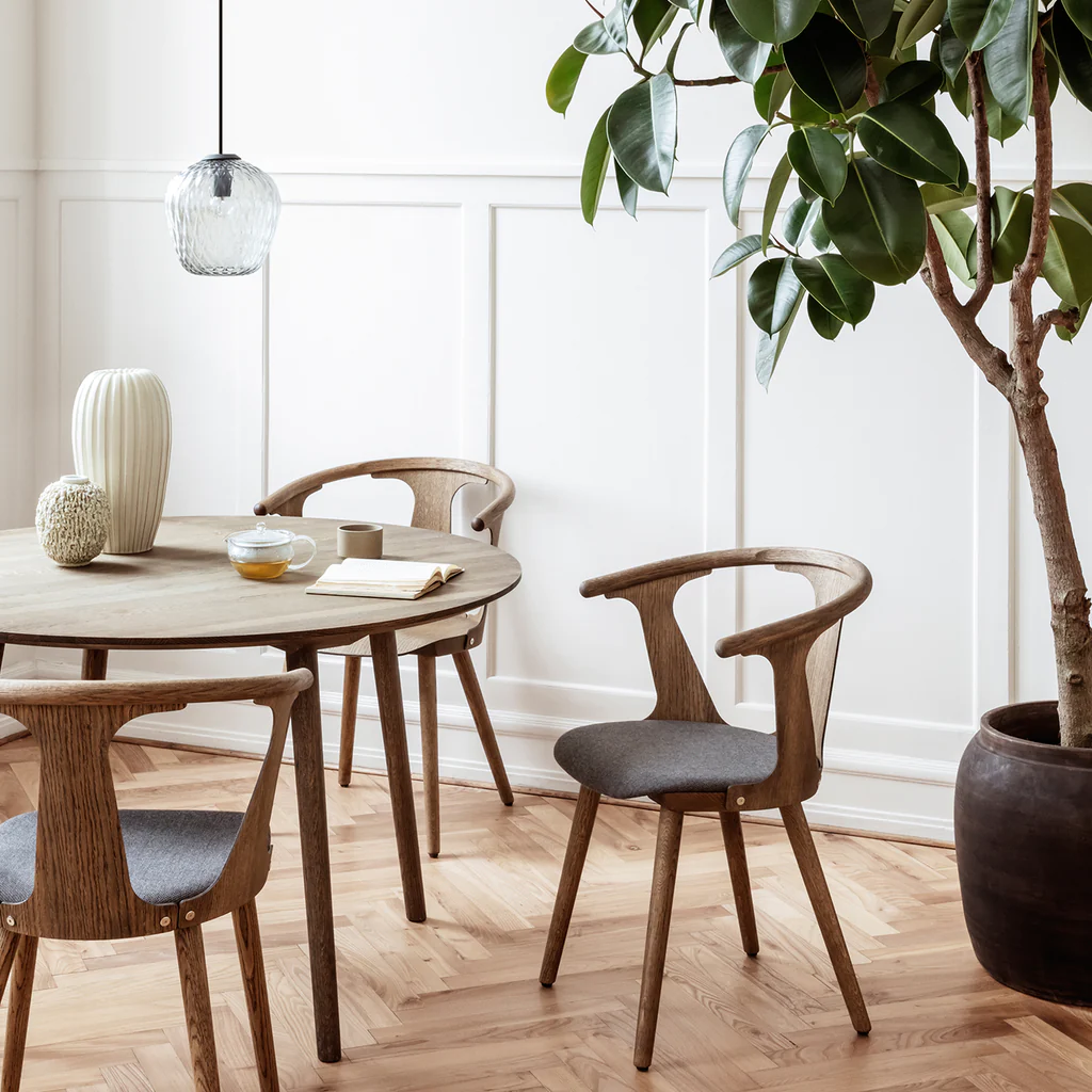 In Between Chair SK2, Fabric Grp. 1 / Walnut – Wool