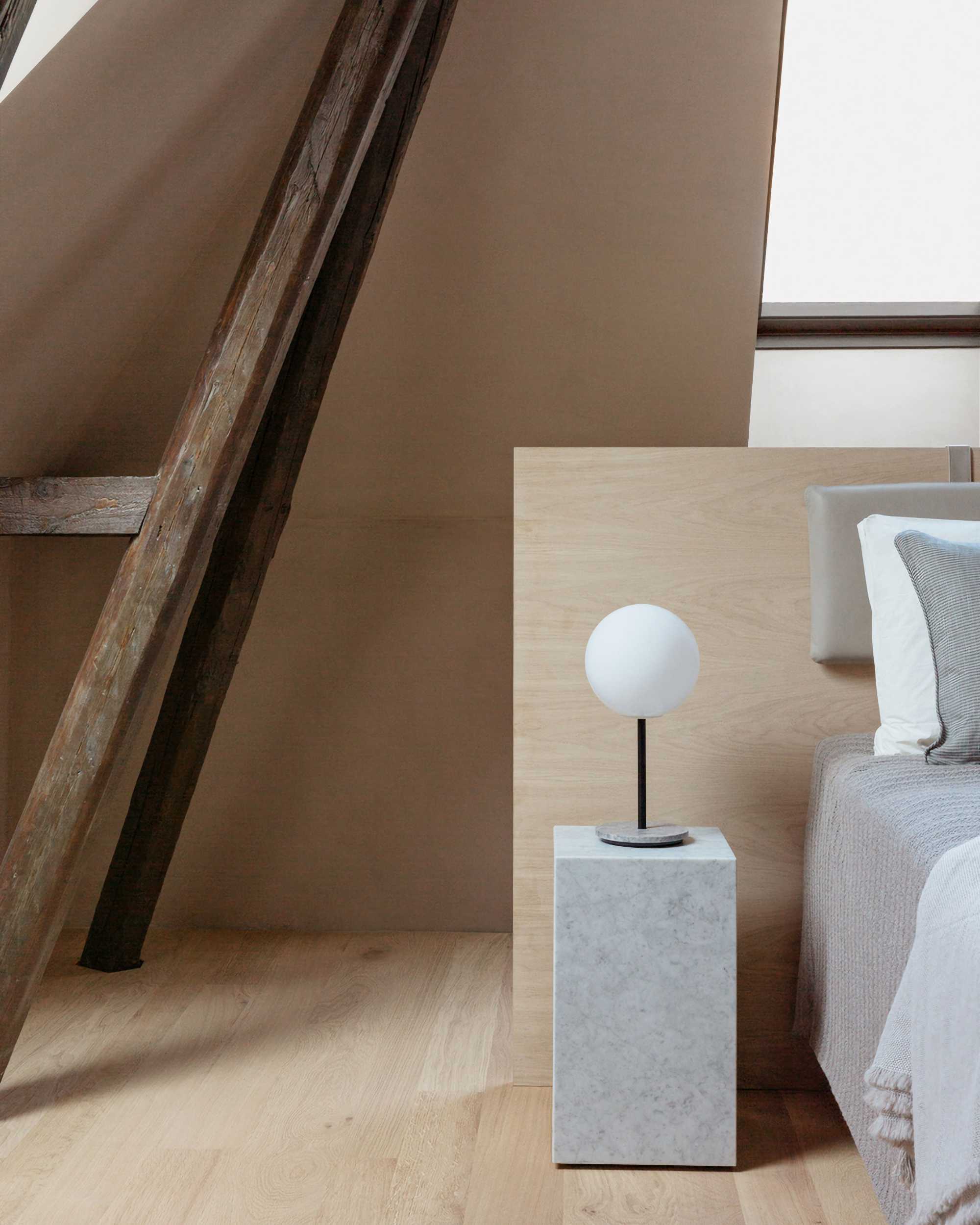 TR Bulb, Table Lamp, Grey Marble – Wool
