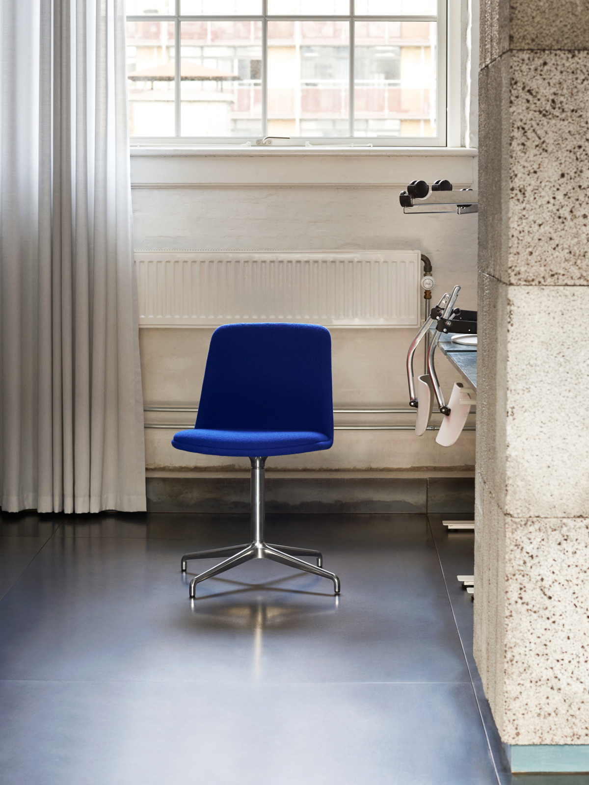 Rely Chair HW14, Full / Seat Upholstery, Hallingdal 130 / 4-Star Swivel ...
