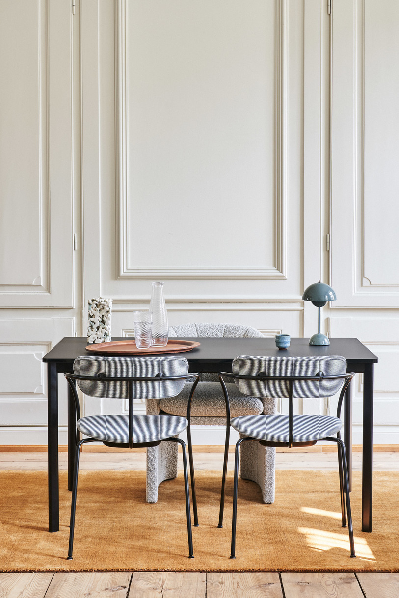 Drip Table HW58, Black Nano Laminate / Black Legs – Wool