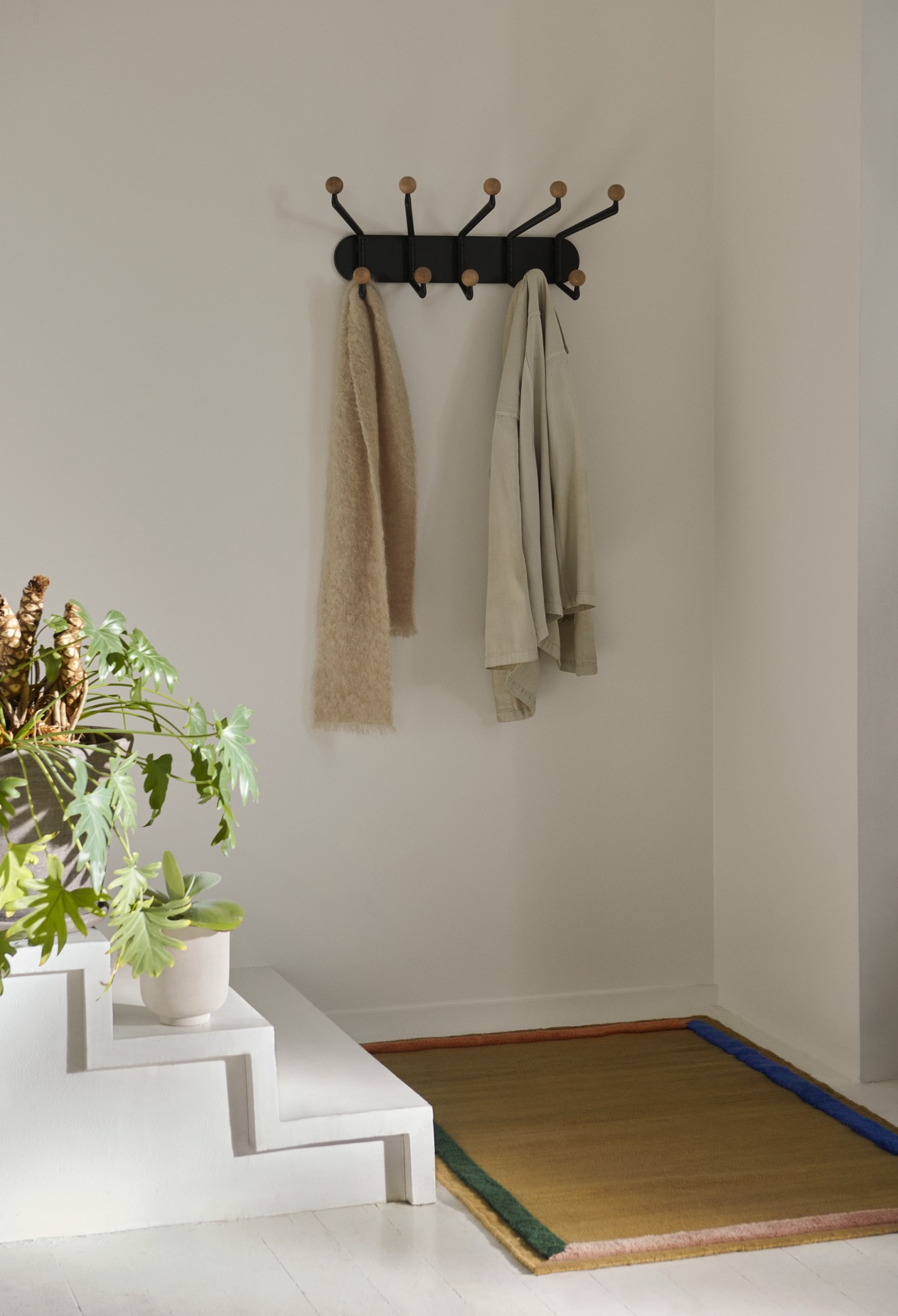 Capture SC76, 10-armed Hanger, Graphite & Oak – Wool