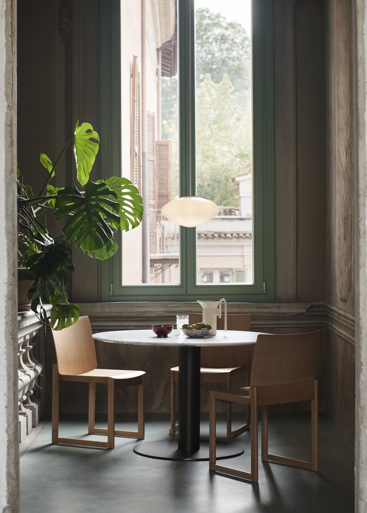 In Between Dining Table SK12, Marble Table Top / Bronzed Center Base – Wool