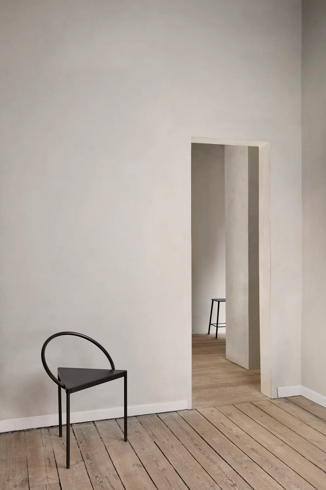 Triangolo Chair, Blackened Steel – Wool