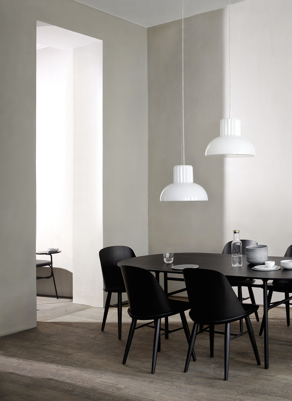 Snaregade Dining Table, Oval, Black Steel / Black Oak – Wool