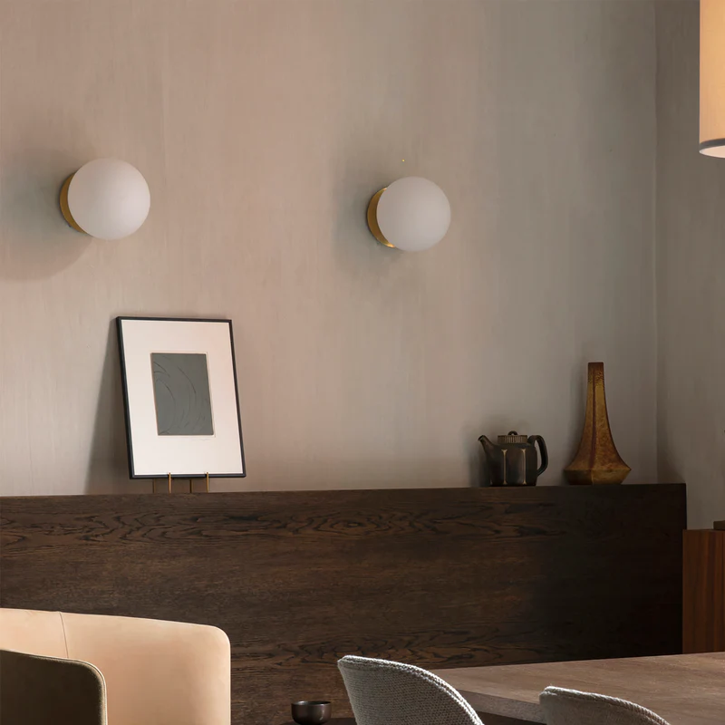 TR Bulb, Ceiling/Wall Lamp, Brushed Brass, Matt Opal Bulb – Wool