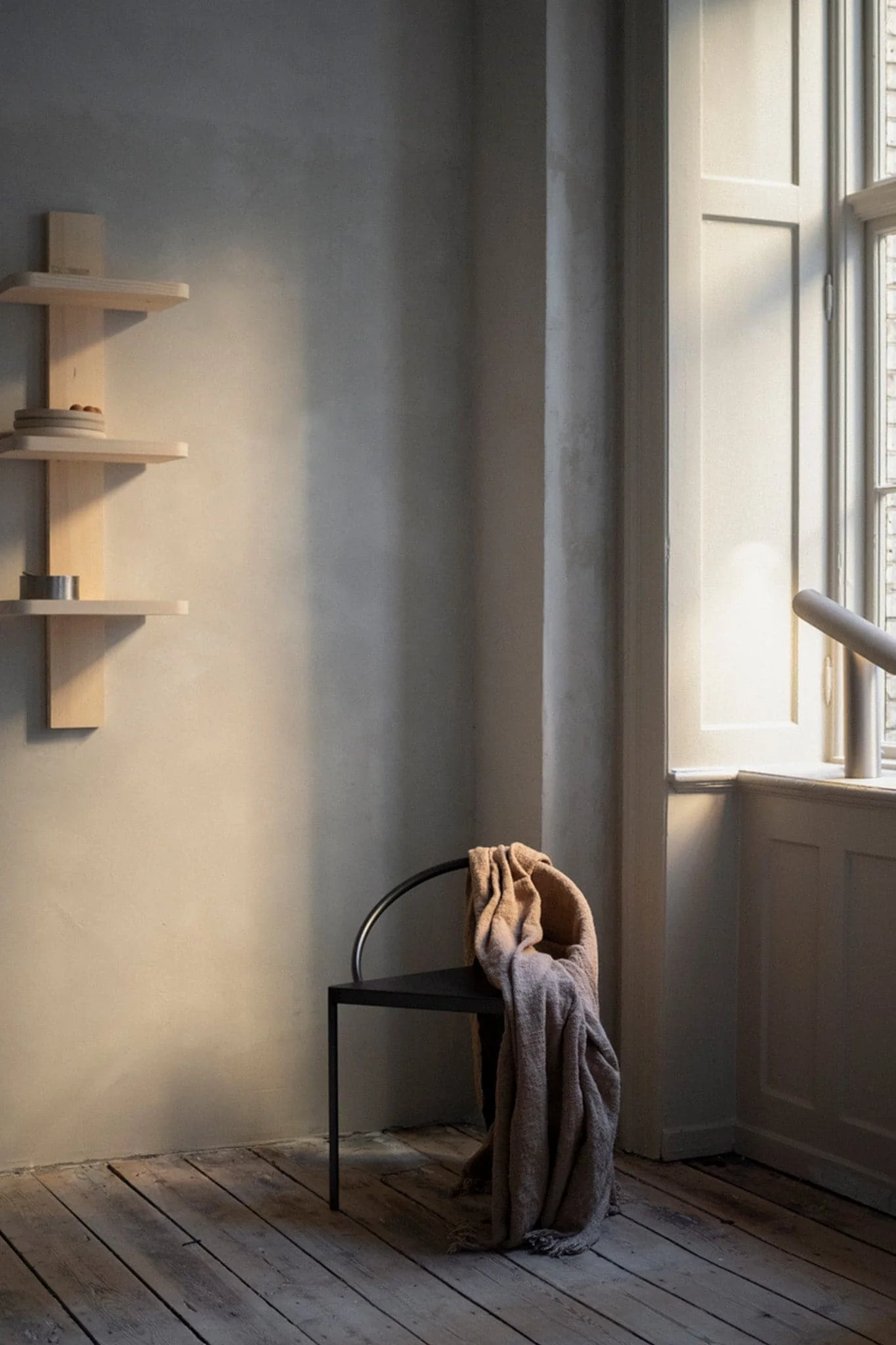 Triangolo Chair, Blackened Steel – Wool