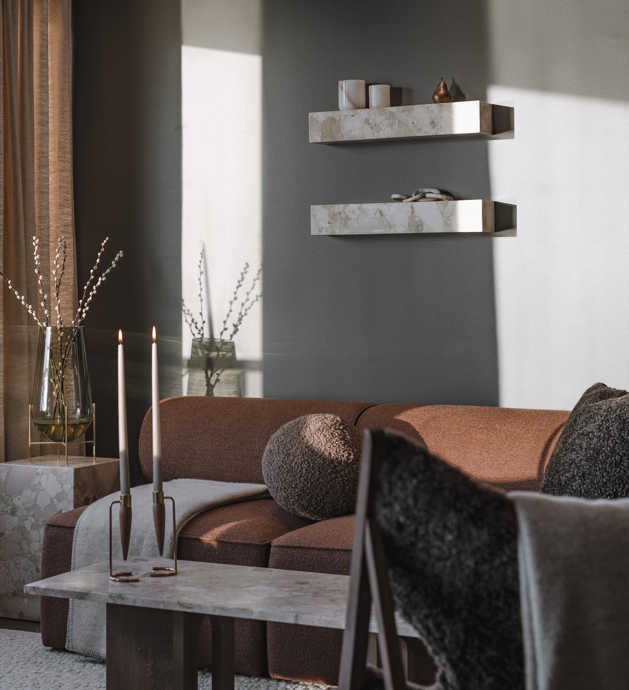 Plinth Shelf, Kunis Breccia Sandstone – Wool