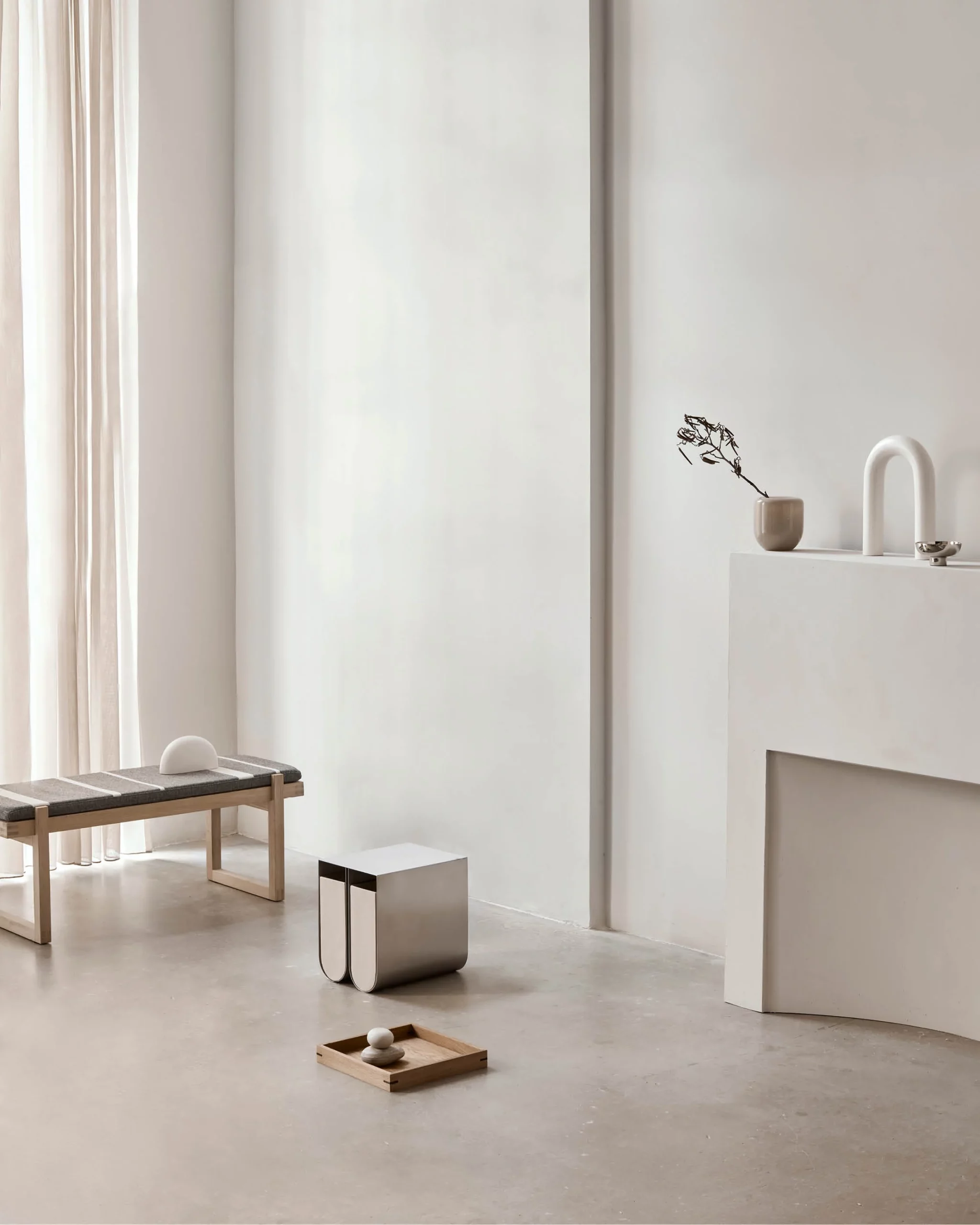 Curved Side Table – Wool