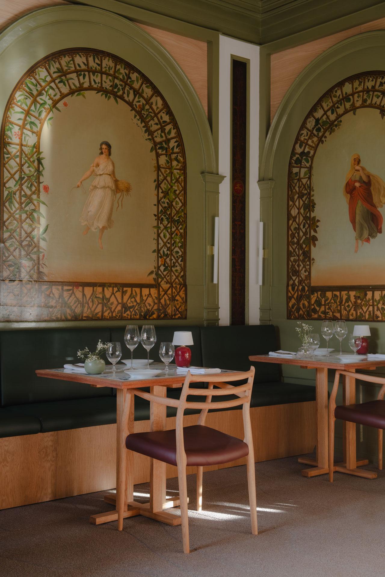 Torso Table Lamp, Portable, Dia 11.7, Ruby – Wool