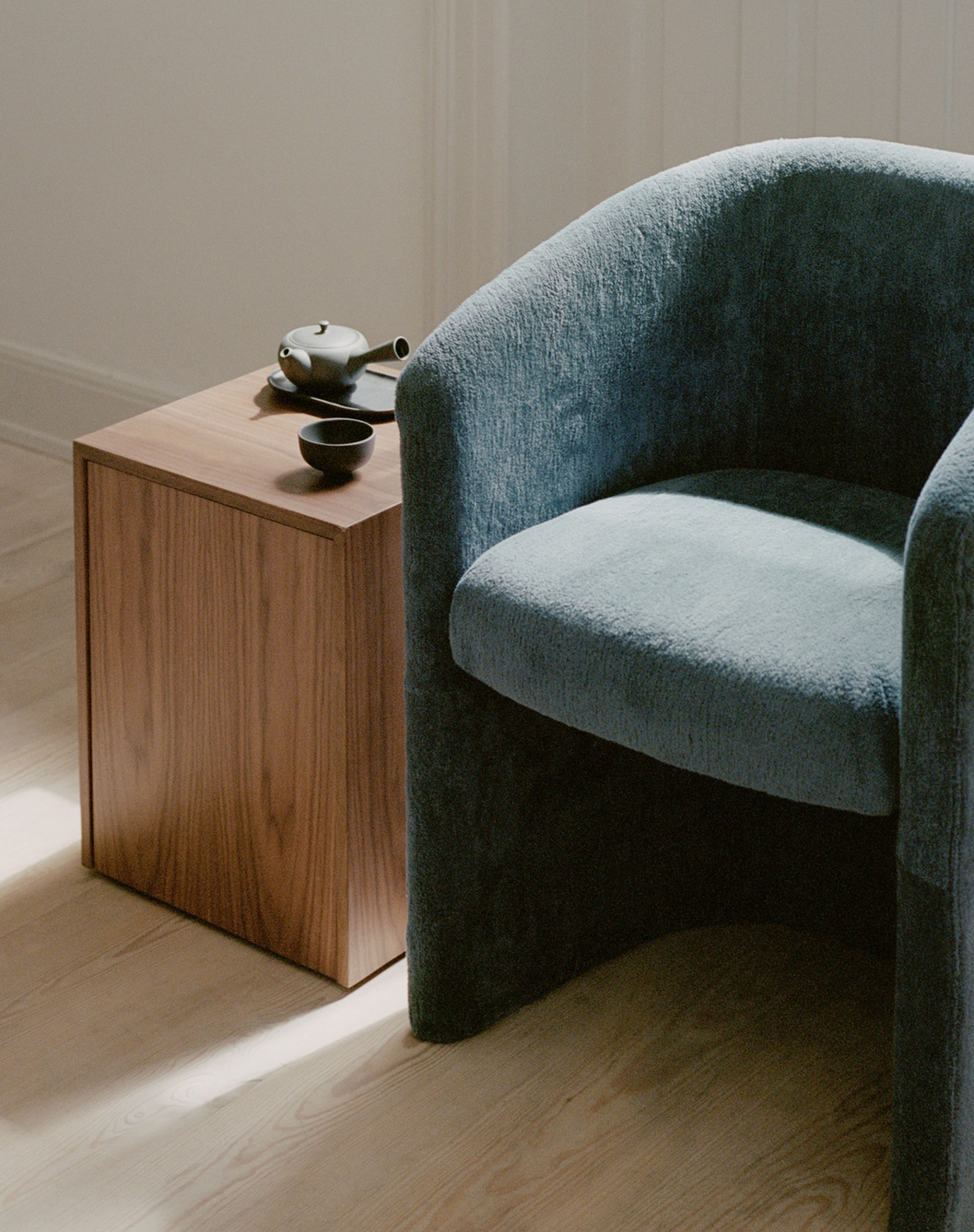 Mass Side Table, Walnut – Wool