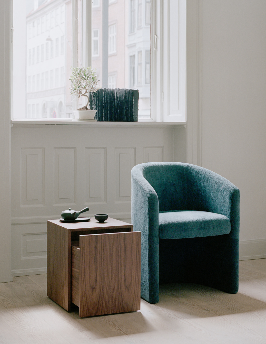 Mass Side Table, Walnut – Wool