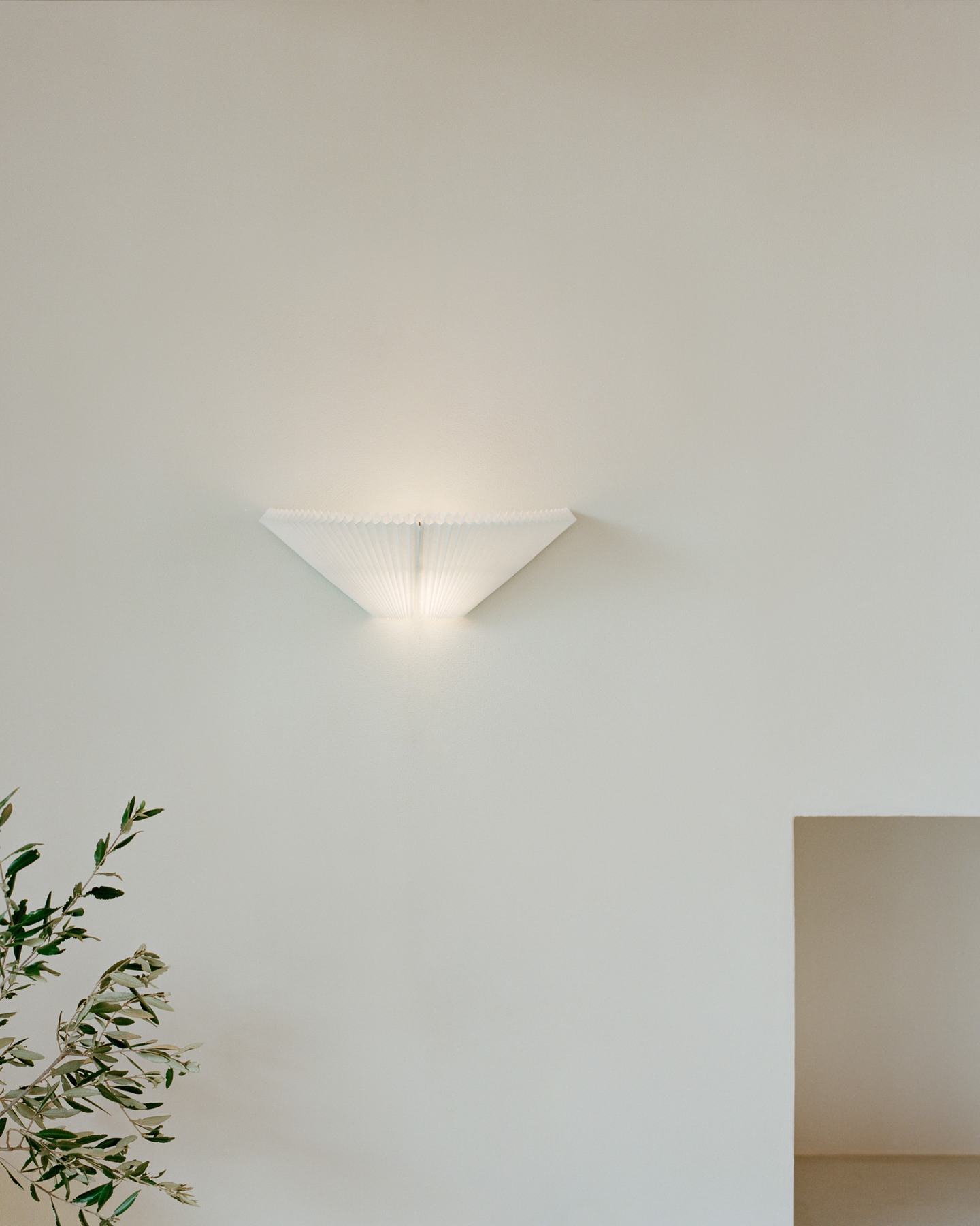 Nebra Wall Lamp – Wool