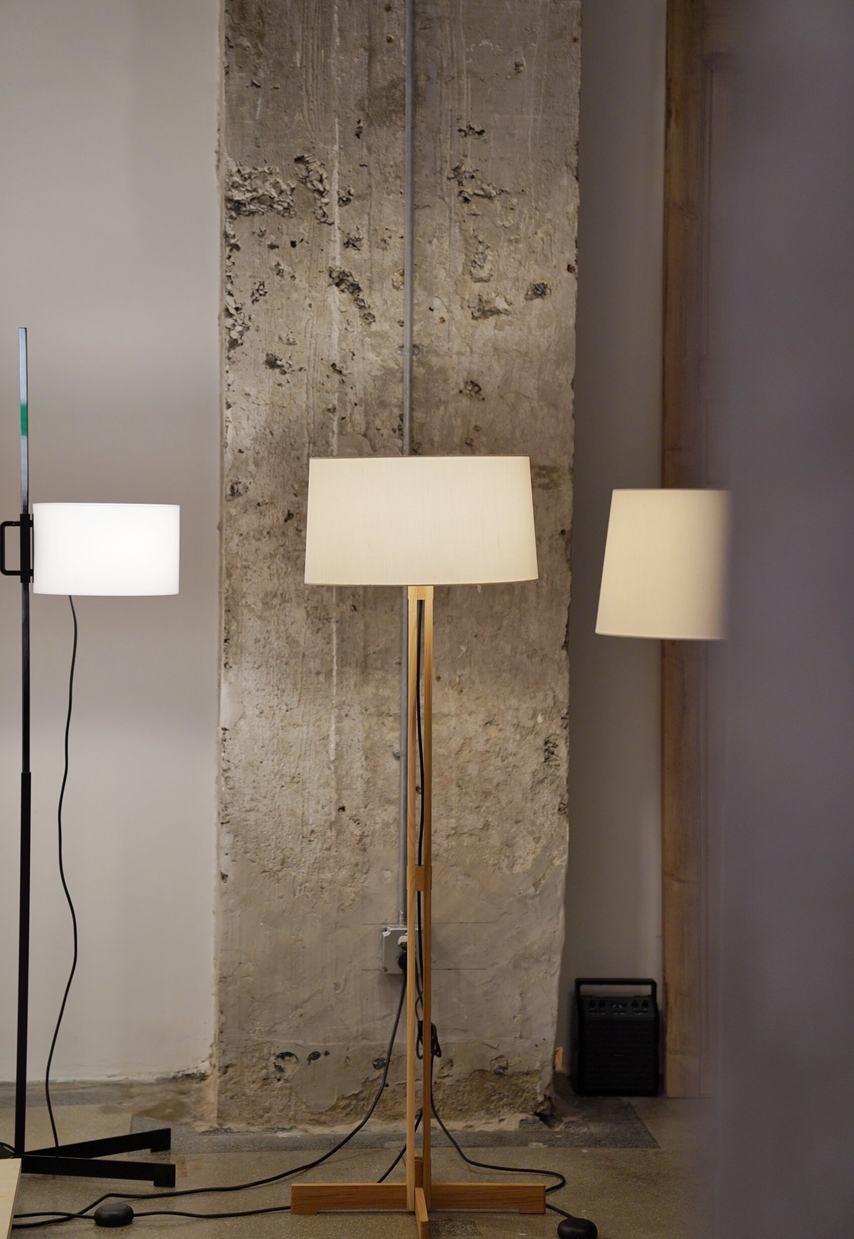 FAD Fija Floor Lamp, Natural Oak Wood Structure/White Linen Lampshade – Wool