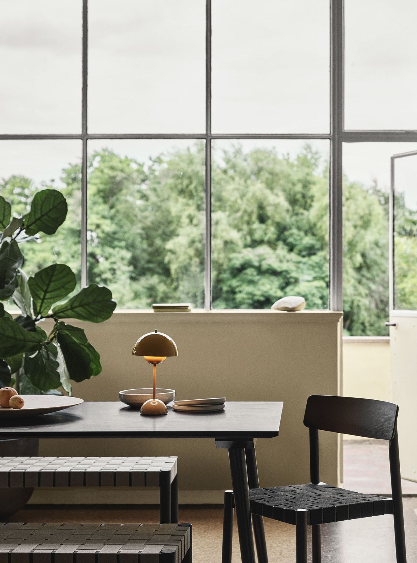 In Between Table SK5, Black Lacquered Oak / Legs – Wool