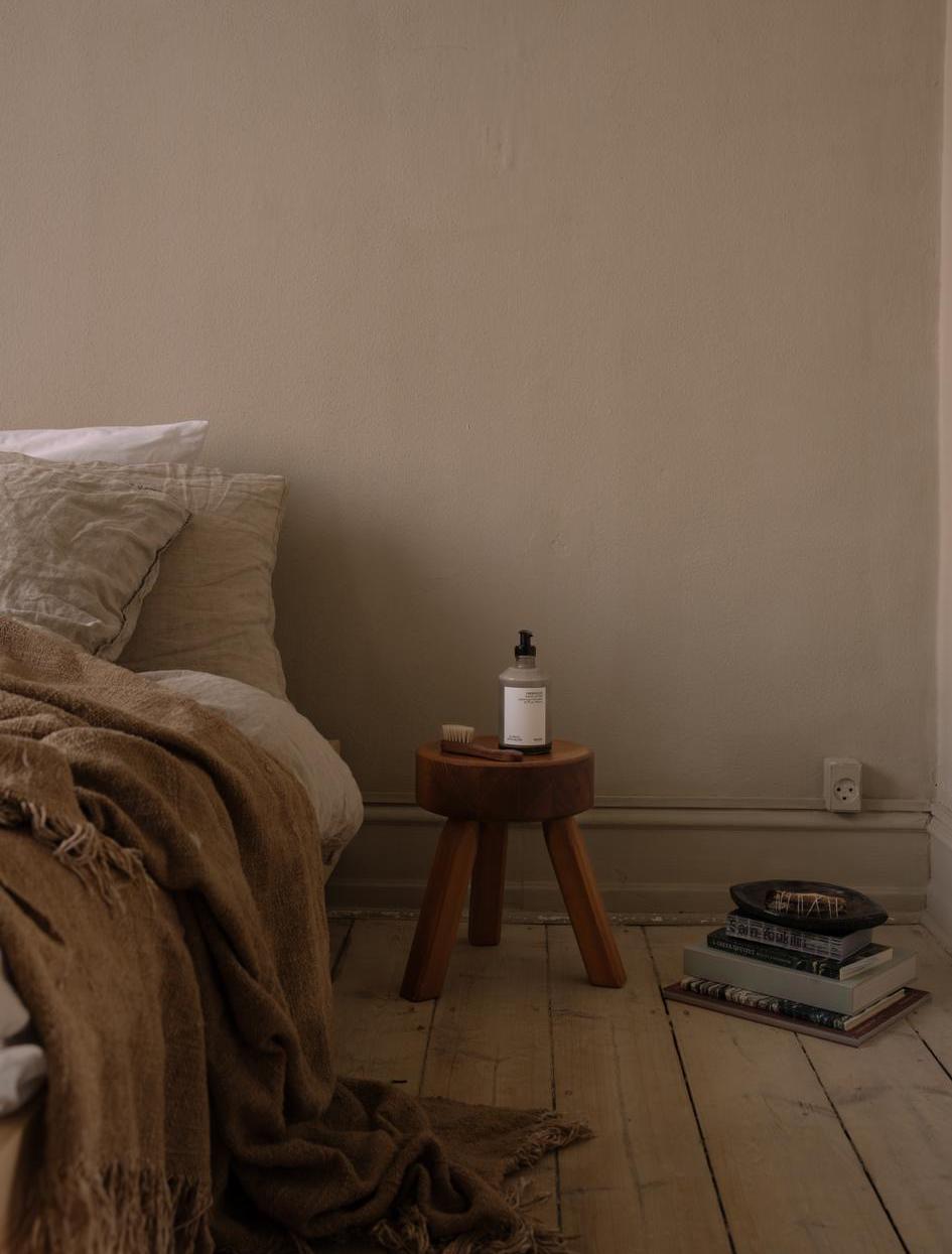 AML Stool, Orange Pine – Wool