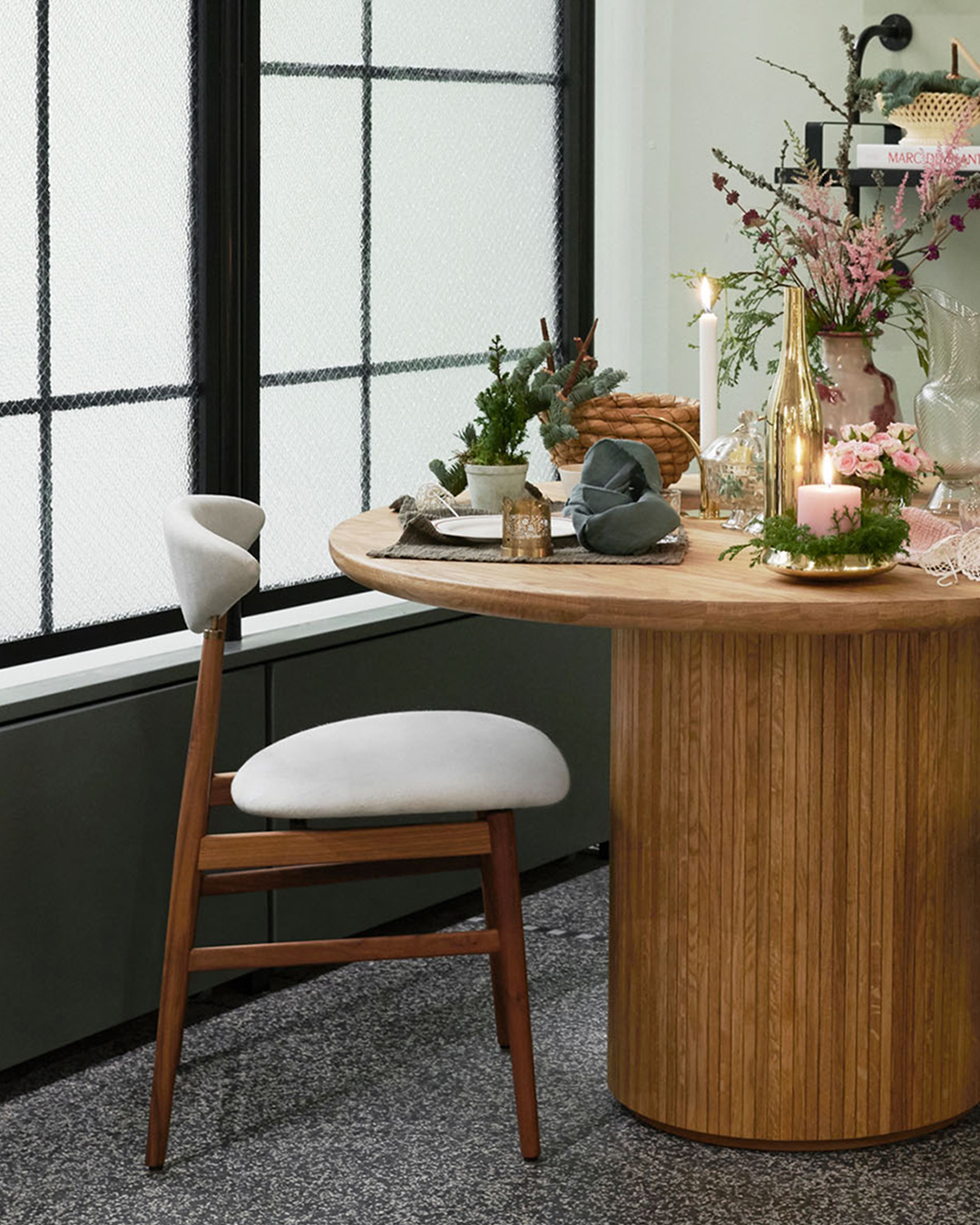 Moon Dining Table, Ø120, Wood Top & Base – Wool