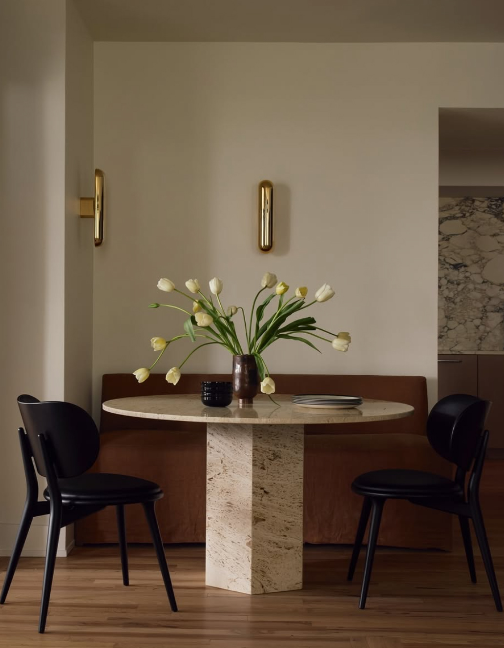 Epic Dining Table, Ø130, Travertine – Wool