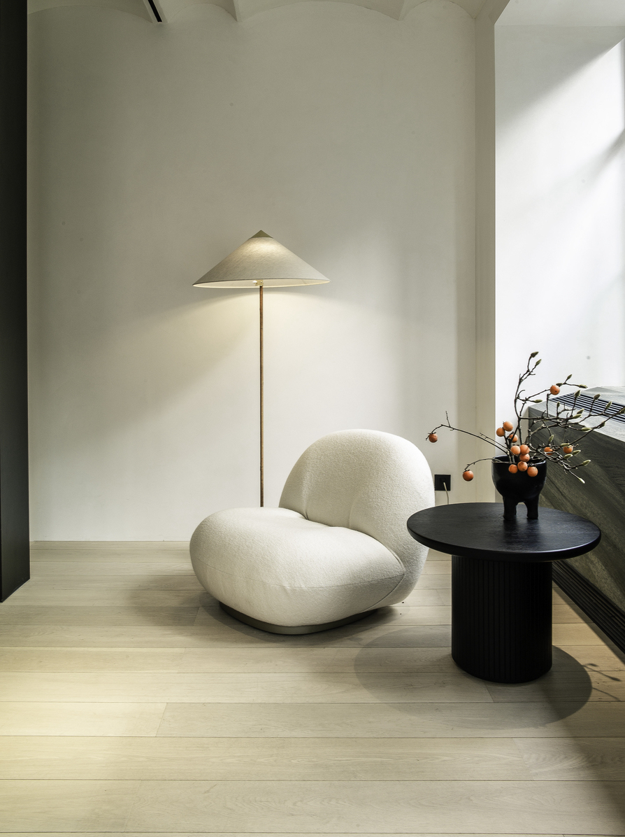 Moon Lounge Table, Ø60, Wood Top & Base – Wool