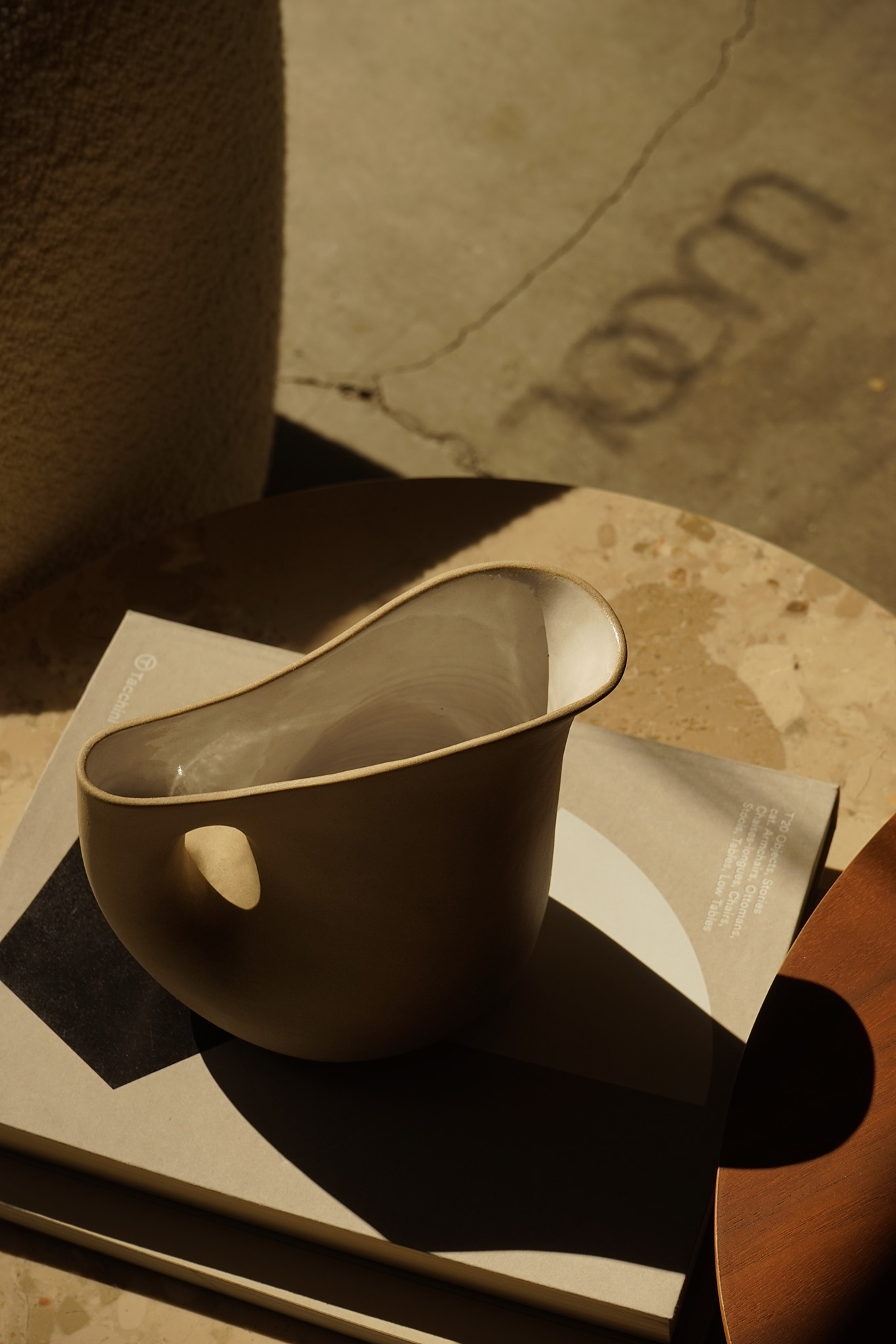 Conch Vase, Oak – Wool