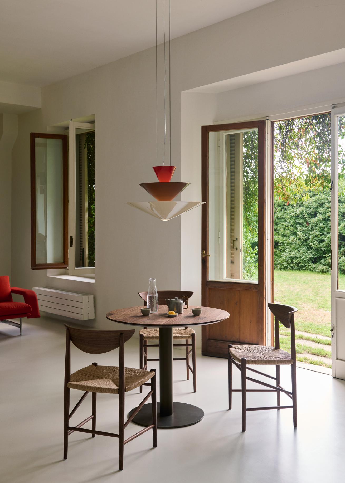 In Between Dining Table SK11, Wood Table Top / Matt Black Center Base ...